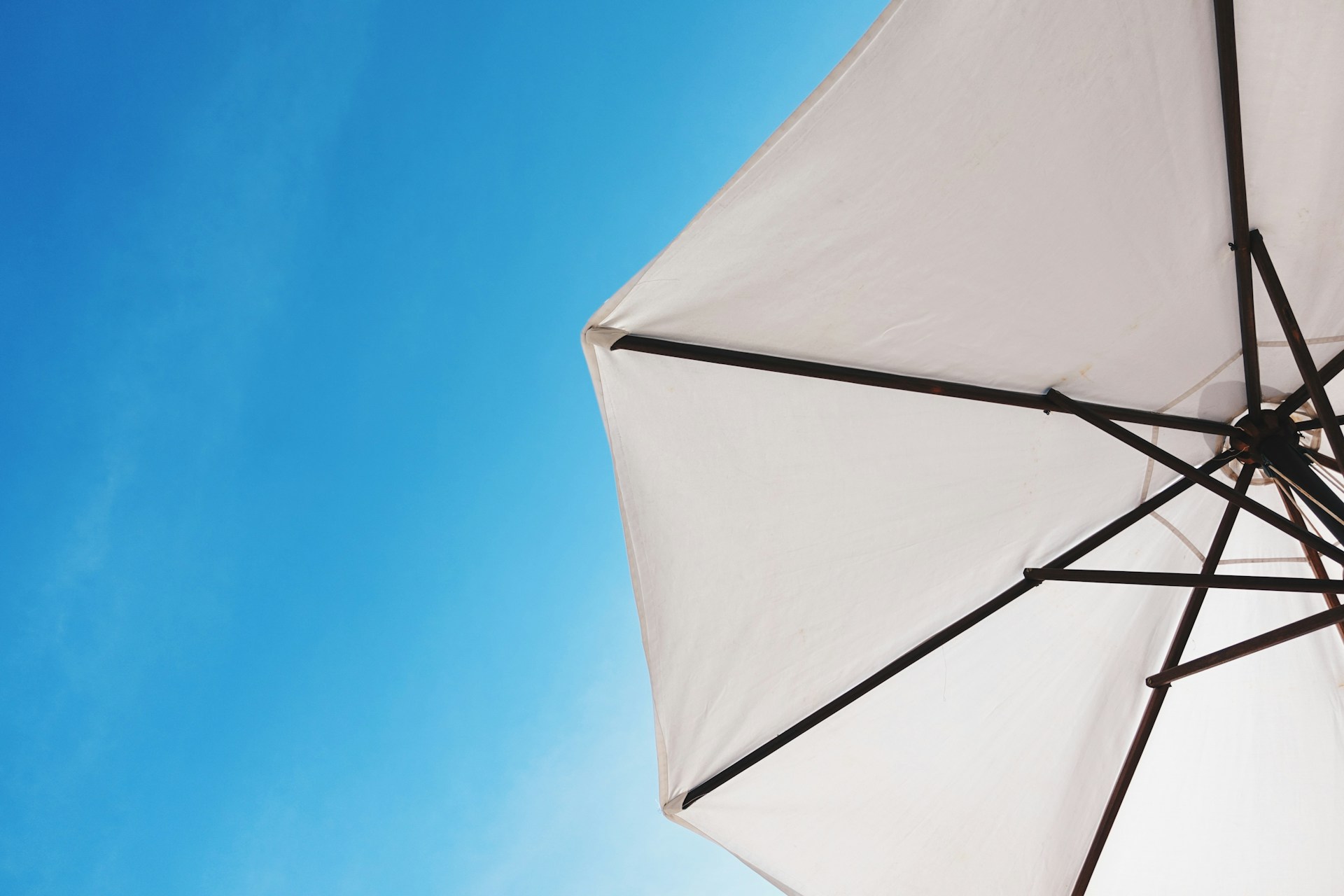 Vortex & Tradewinds: Perry's Shades Parasols for Terraces